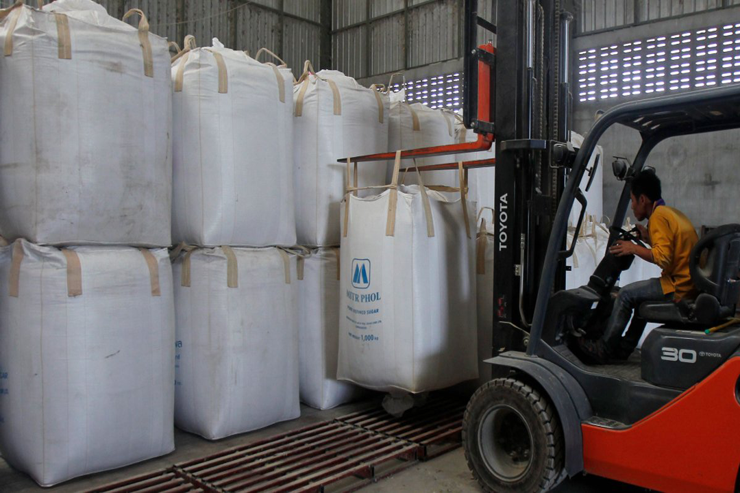 Jumbo Bags In Container - Pakistan Broken Rice